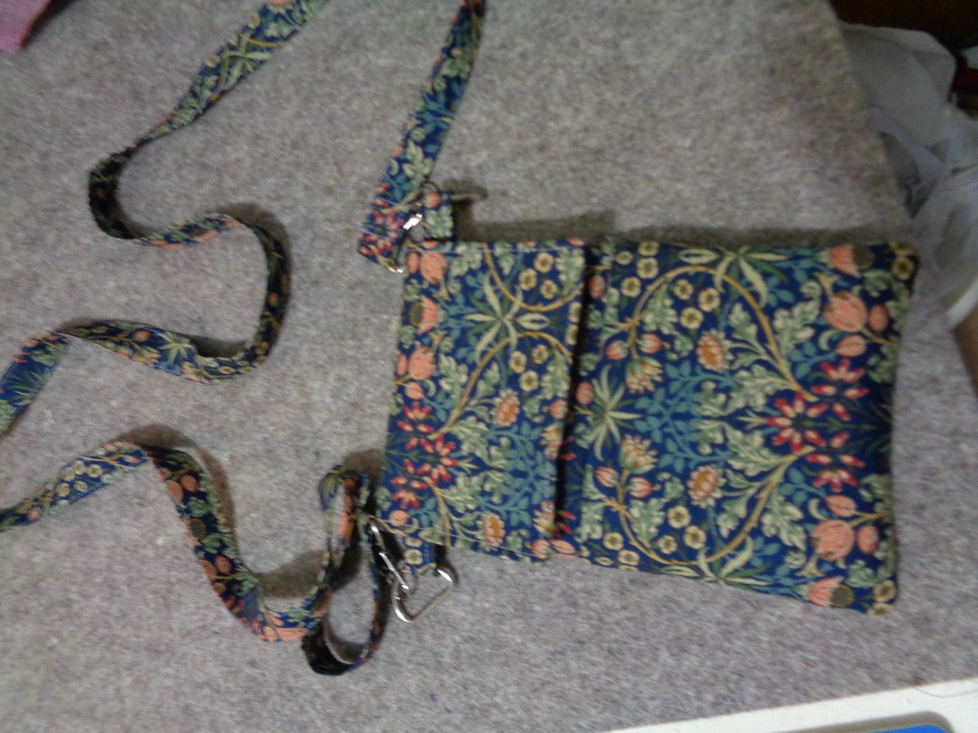 Out and about mini bag pattern – Deb's Fabrics